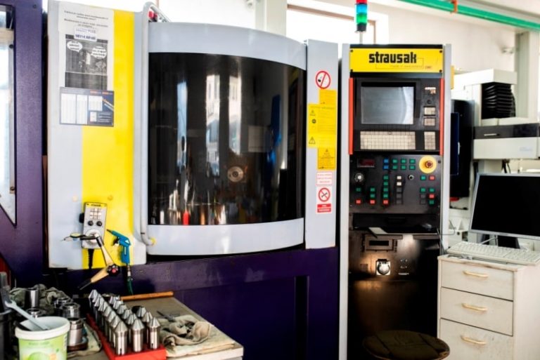 Aviotech - STROJNA OPREMA - CNC obdelava materialov